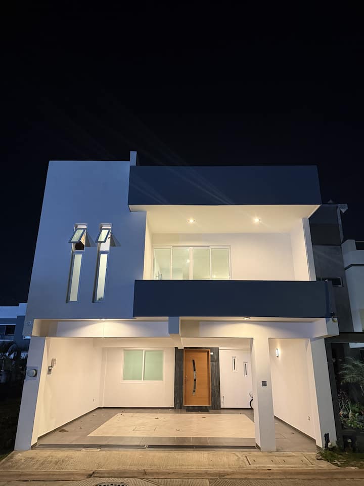 Casa En Fracc. Privado Cerca De La U. Anáhuac - Xalapa