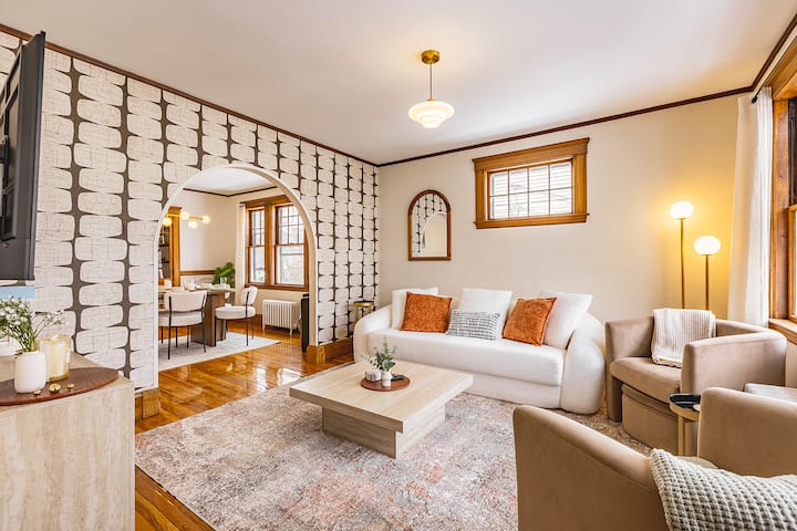 The Oak House, South • Chic • Modern Getaway - Newton, MA