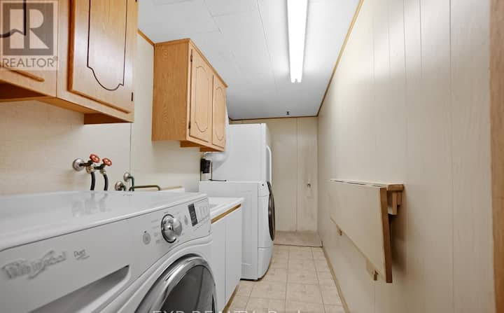 Kingston Centre Large Room Basement 284 - Kingston