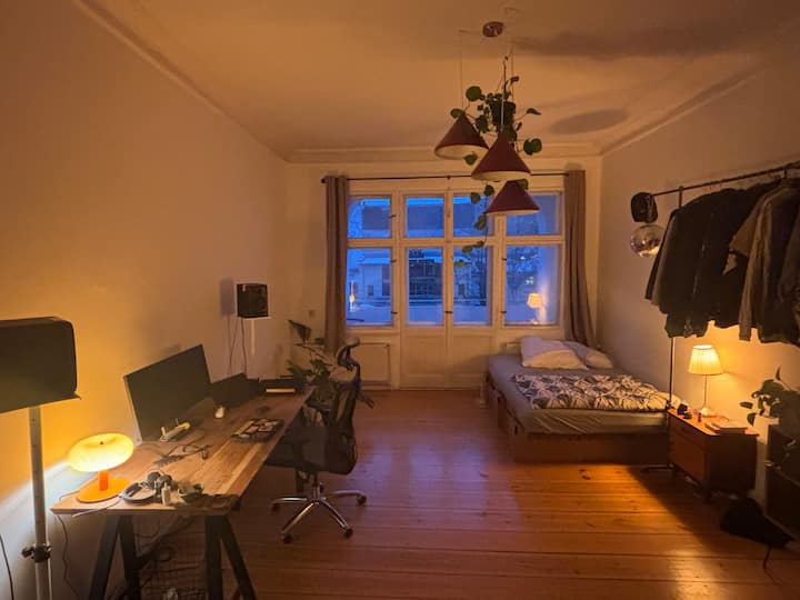 Bright And Spacy Apartment With Two Balconies - Berlin