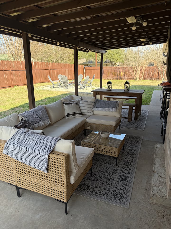 Aggie Game Day Oasis - Bryan, TX