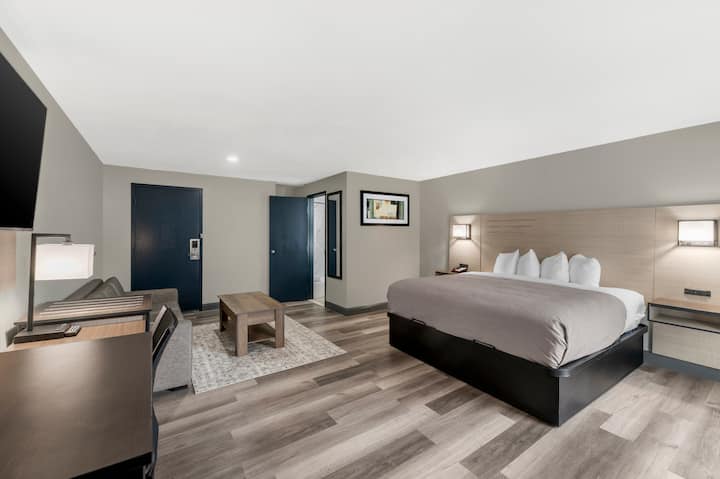 King Suite - Kansas City, MO