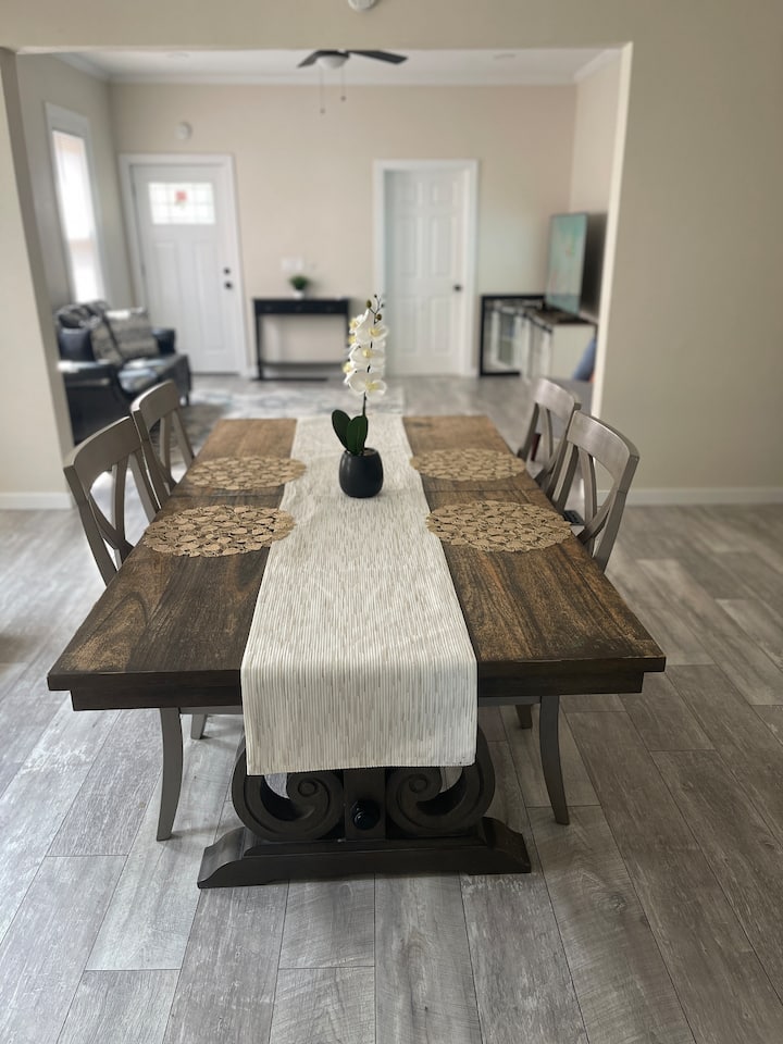 Spacious 6br Near Hospitals | Monthly Stay Ready - Rochester, NY