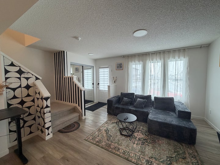 Haverim's Cozy Haven - Edmonton