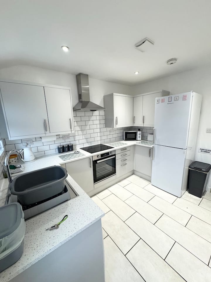 Modern Comfy House Near Bike Park Wales - Merthyr Tydfil