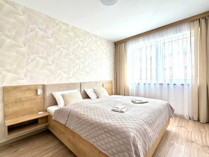 Champagne Lakeside Apartment W/ Free Parking - Liptovský Mikuláš