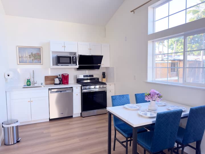 Hillside Guesthouse In Rowland Heights - La Habra, CA