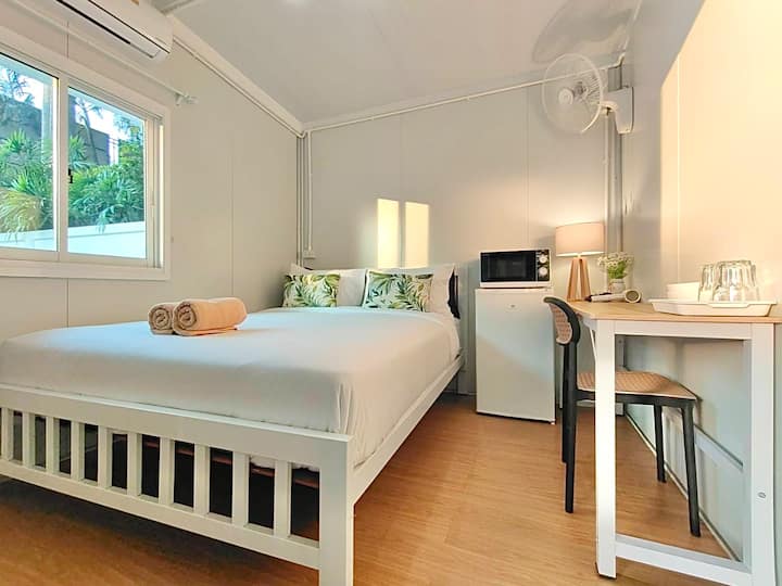 Comfy Queen Bed For 2 Pax - Bangkok