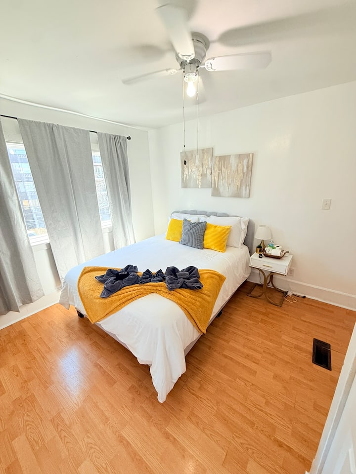 Yale/hosp Room, Workspace – Mari - New Haven, CT