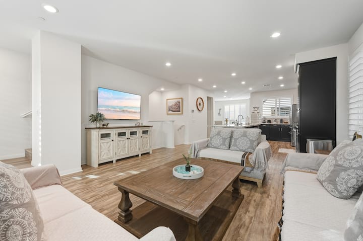 Modern Luxury3bd/2.5ba Garage Family&businessready - Pomona, CA