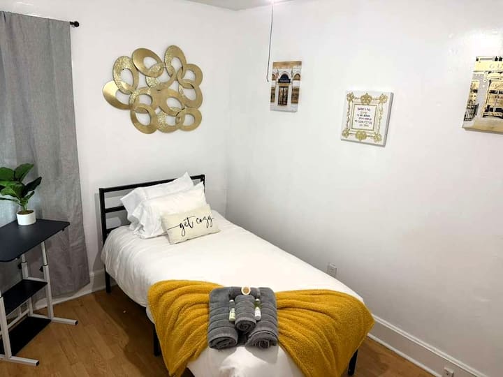 Yale/hosp Room W/ Private Driveway & Desk - Mia - New Haven, CT