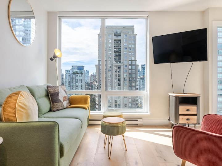Sleek Downtown Suite Near Robson & Bc Place - Vancouver