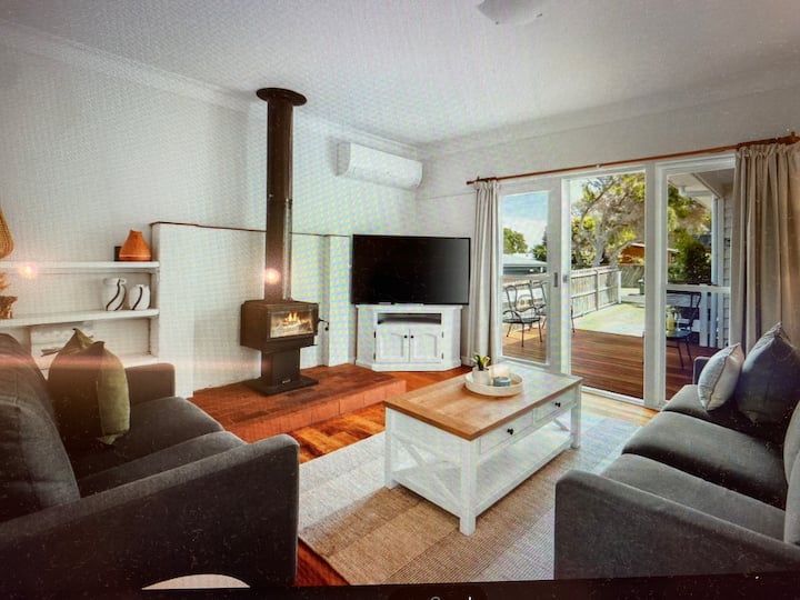 Island Getaway -
250m To Beach - Smiths Beach