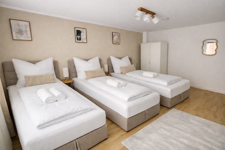 Raha Apartments  Ruhige Maisonette & Parkplatz - 에르푸르트