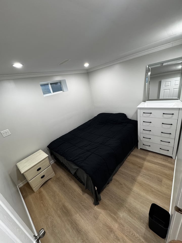 Spacious Private 2br W/ Kitchen & Laundry | Prime - Vaughan