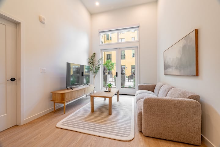 Modern King 1b1b｜pool & Spa｜smart 4k Tvs - Claremont, CA