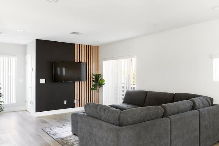 Modern La Home Near Rose Bowl & Dtla -Free Parking - Los Angeles, CA