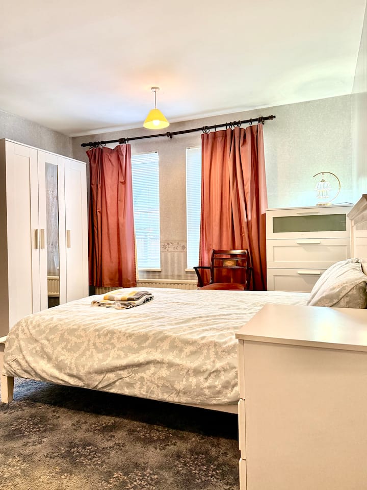 Convenient Choice Large Double Room - Sutton Coldfield