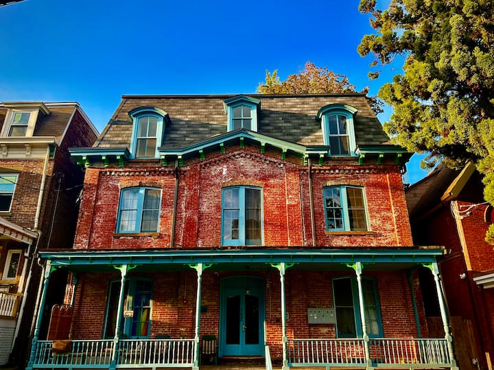 Sun-filled 1br | Mediterranean Farmhouse
Newburgh - Beacon, NY