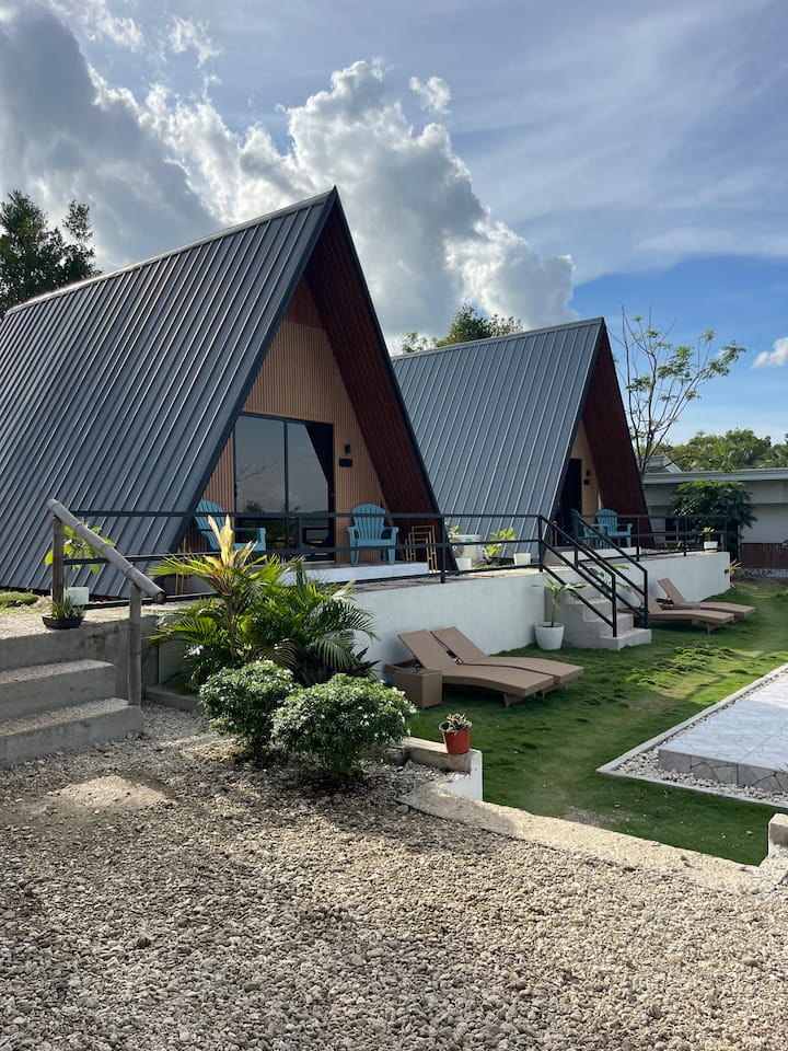 Oceanview Family Room Solar Power - Lazi