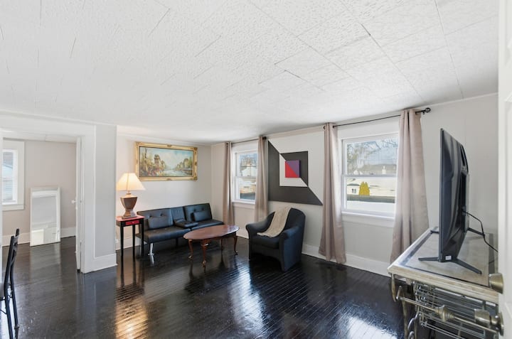 Unique, Hidden Neighborhood Jewel - Auburn Hills, MI