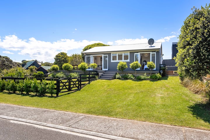 Valmay’s Whiritoa Retreat - Whangamata