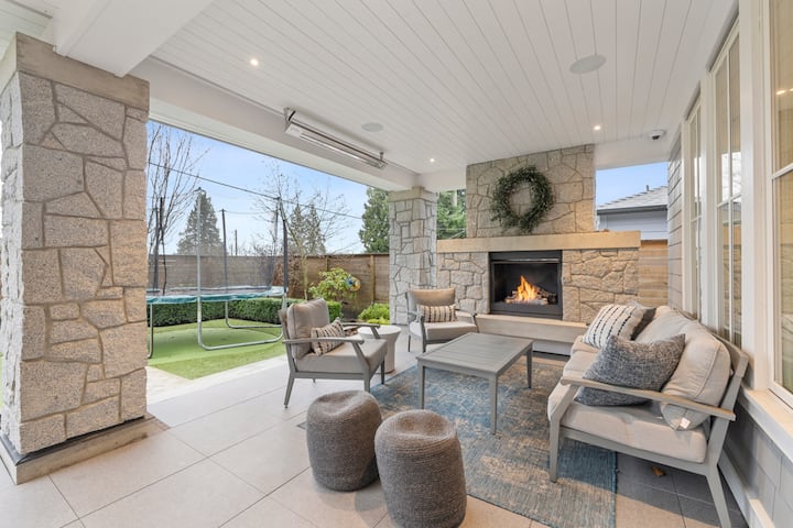Edgemont Dream Home - Qatar Match Tickets Included - North Vancouver