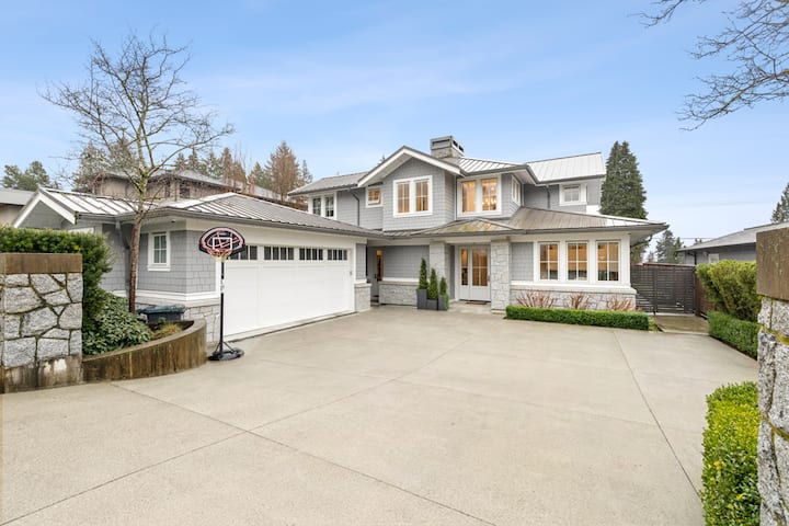 Edgemont Dream Home - Qatar Match Tickets Included - North Vancouver