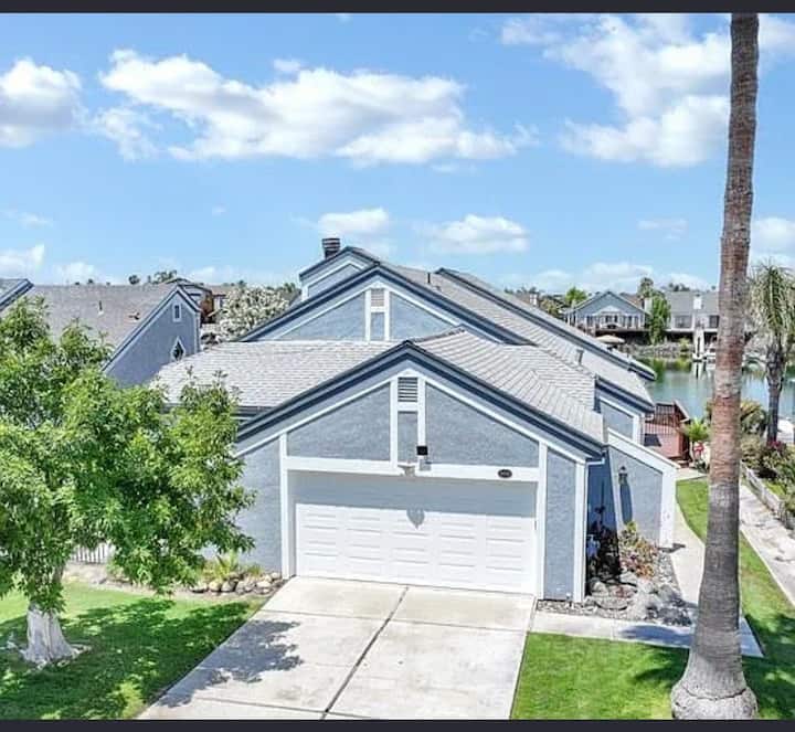 Spinnaker Waterfront Hideaway | Private Dock - Brentwood, CA