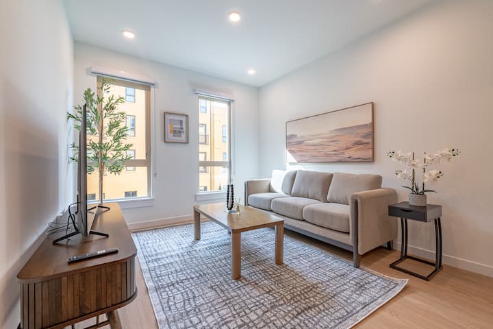 Modern King 1b1b｜pool & Spa｜smart 4k Tvs - Claremont, CA