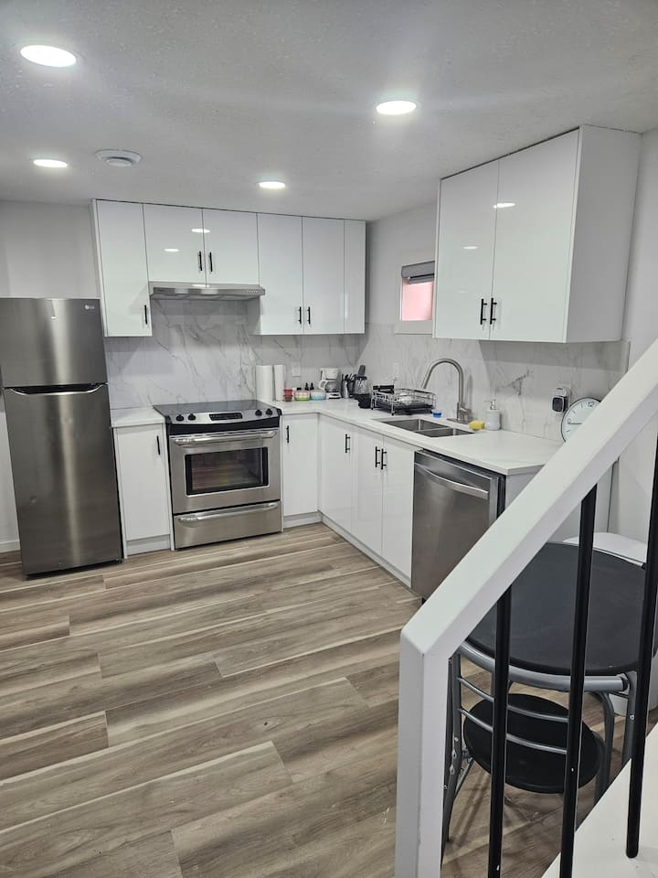 Executive Two-bedroom Suite In Prime Location - Fort Calgary