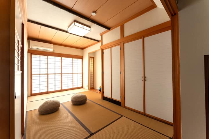 Spacious 5 Bedrooms House Just 1 Min From Downtown - Kanazawa