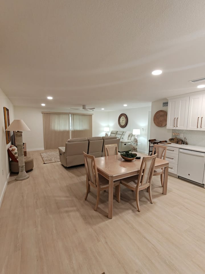 Renovated Condo Located On The Beach - Venice, FL