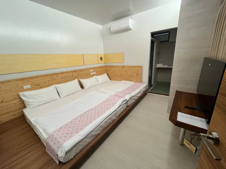 鶴野里
Ryl Stay
Rich Your Life Stay
合-溫馨家庭四人房 - Tainan City