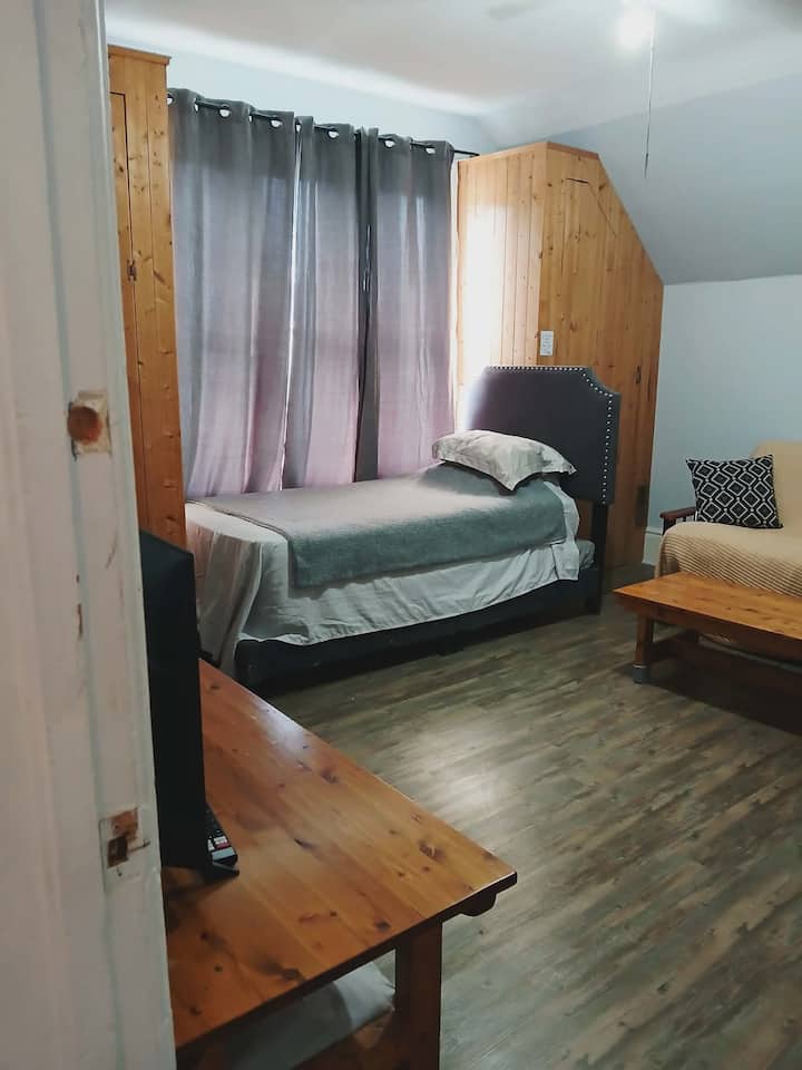 Private Upper Floor At 
Rose's Place - St. Thomas
