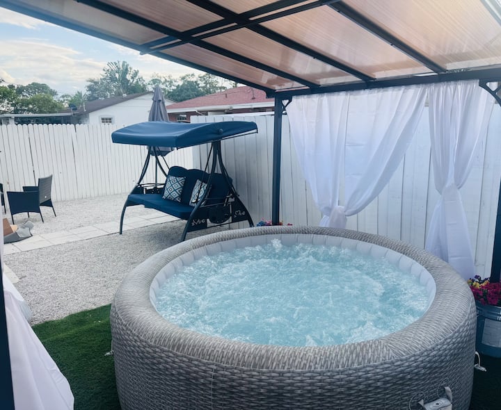 Palm Breeze Guesthouse - Atlantis, FL