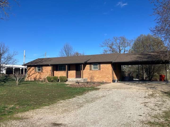 Whitetail Acres Farm Home! Gather, Stay, Celebrate - Marshfield, MO