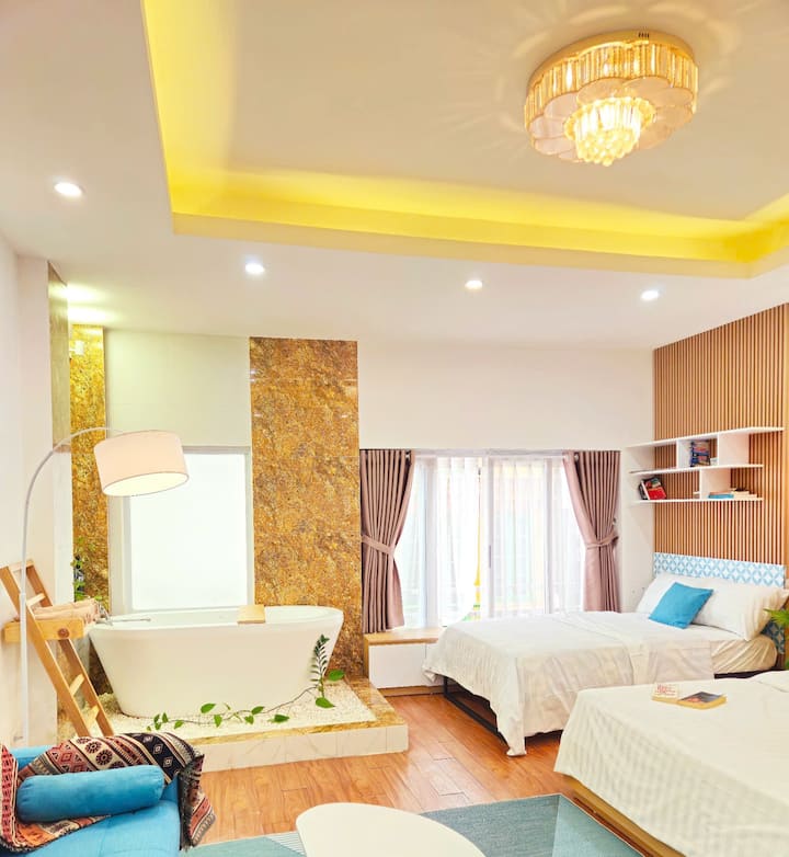 Cathedral Indigo Loft: 2 Beds & Romantic Soak - Hanoi