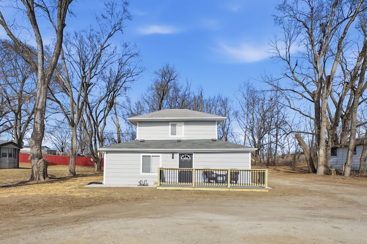 Charming Updated 3br Home - Saint Joseph, MO