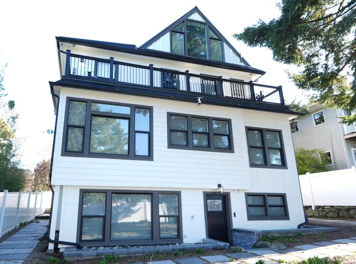 Sauna, Jacuzzi, Private Workstations! - Seattle, WA