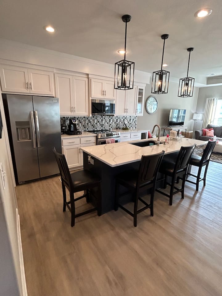 World Cup Travelers This Is For You! Sleeps Six! - Olathe, KS