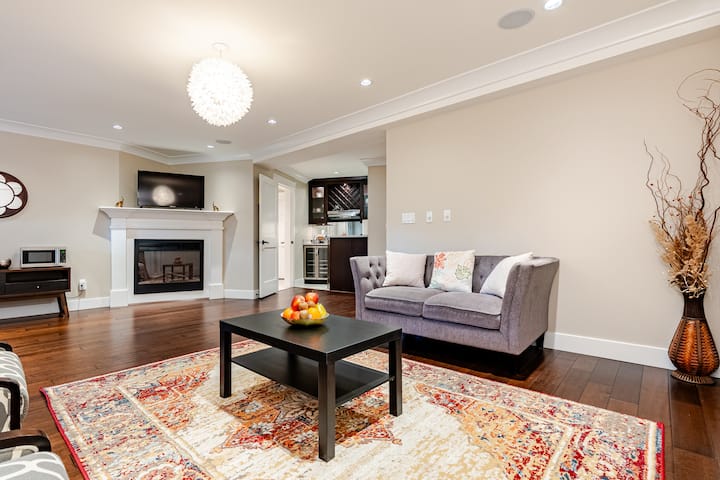 Modern 1br, Suite With Private Cinema Room - North Vancouver