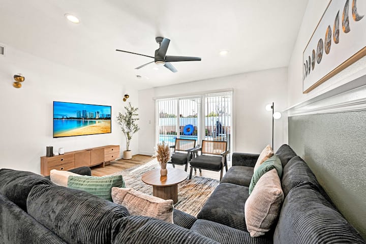 Sleep 9 | Cozy Knott's Pool House - Anaheim