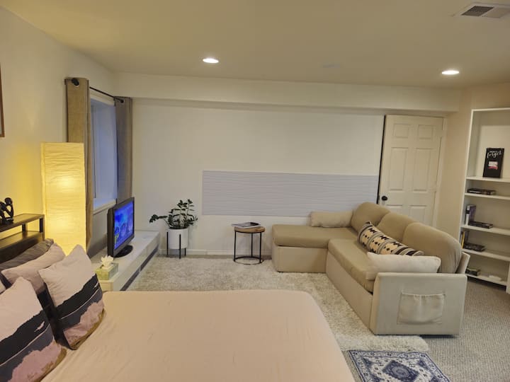 Private, Cozy Studio Near Southlands|free Parking - Aurora, CO