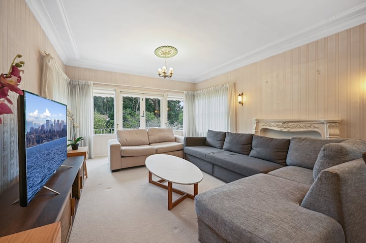 Charming Family Home With Lush Garden Retreat - Gordon