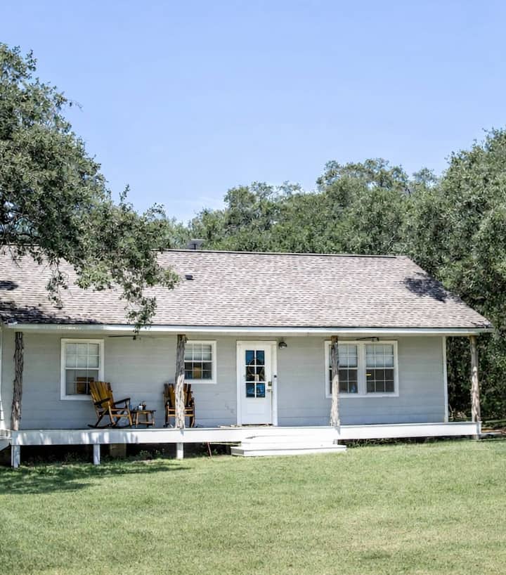 The Cottage - Eagle Lake, TX