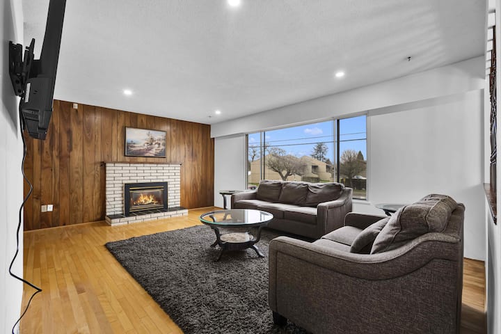 Character & Comfort | Spacious 4 Bed 2 Bath Home - Langley