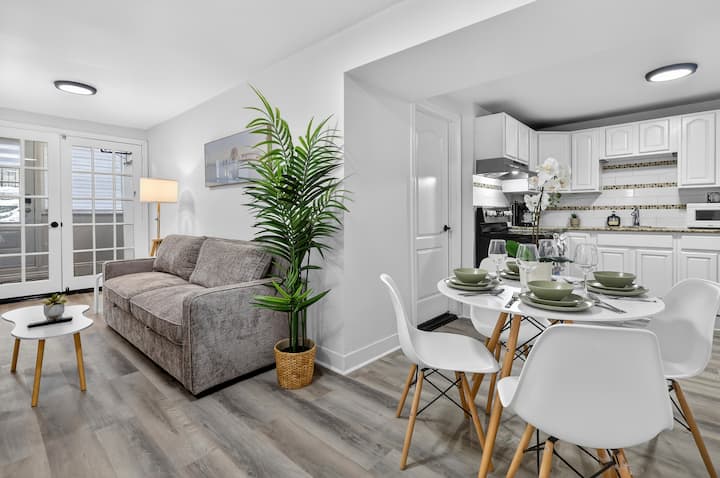 Plateau Mont-royal : Cozy 2 Bedrooms Apartment - Laval, Canada