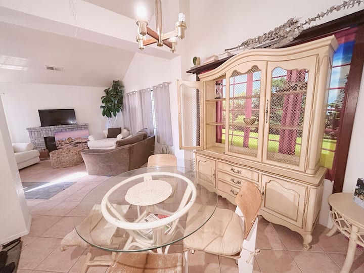 3 Bedroom Bundle| Upstairs| Month-to-month Open - Lake Elsinore, CA