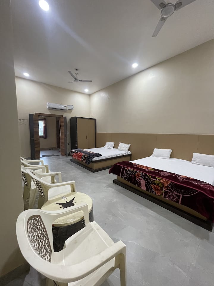 Family Stay | 2+1 Double Beds | Parikrama View - Govardhan